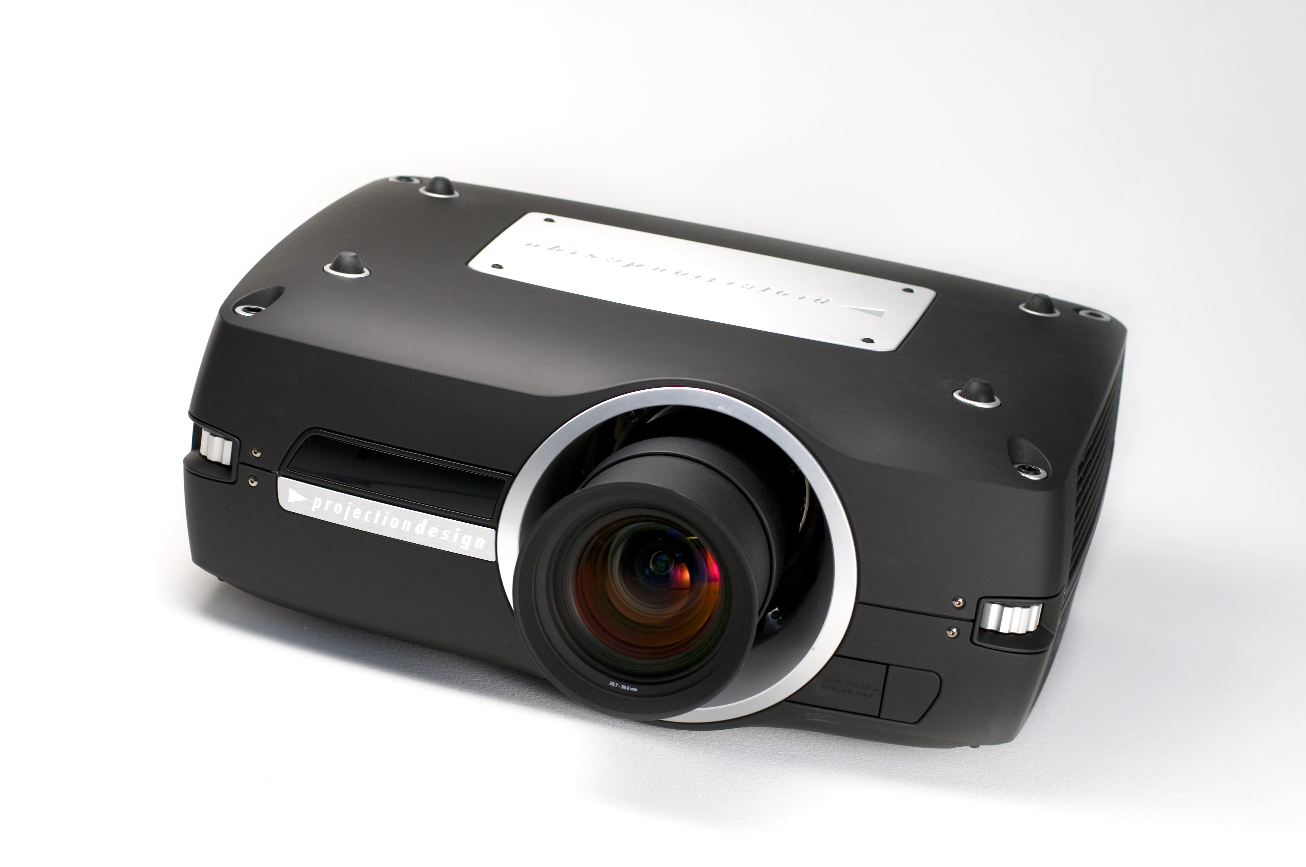 projectiondesign Projector: projectiondesign F82 1080p HDTV DLP