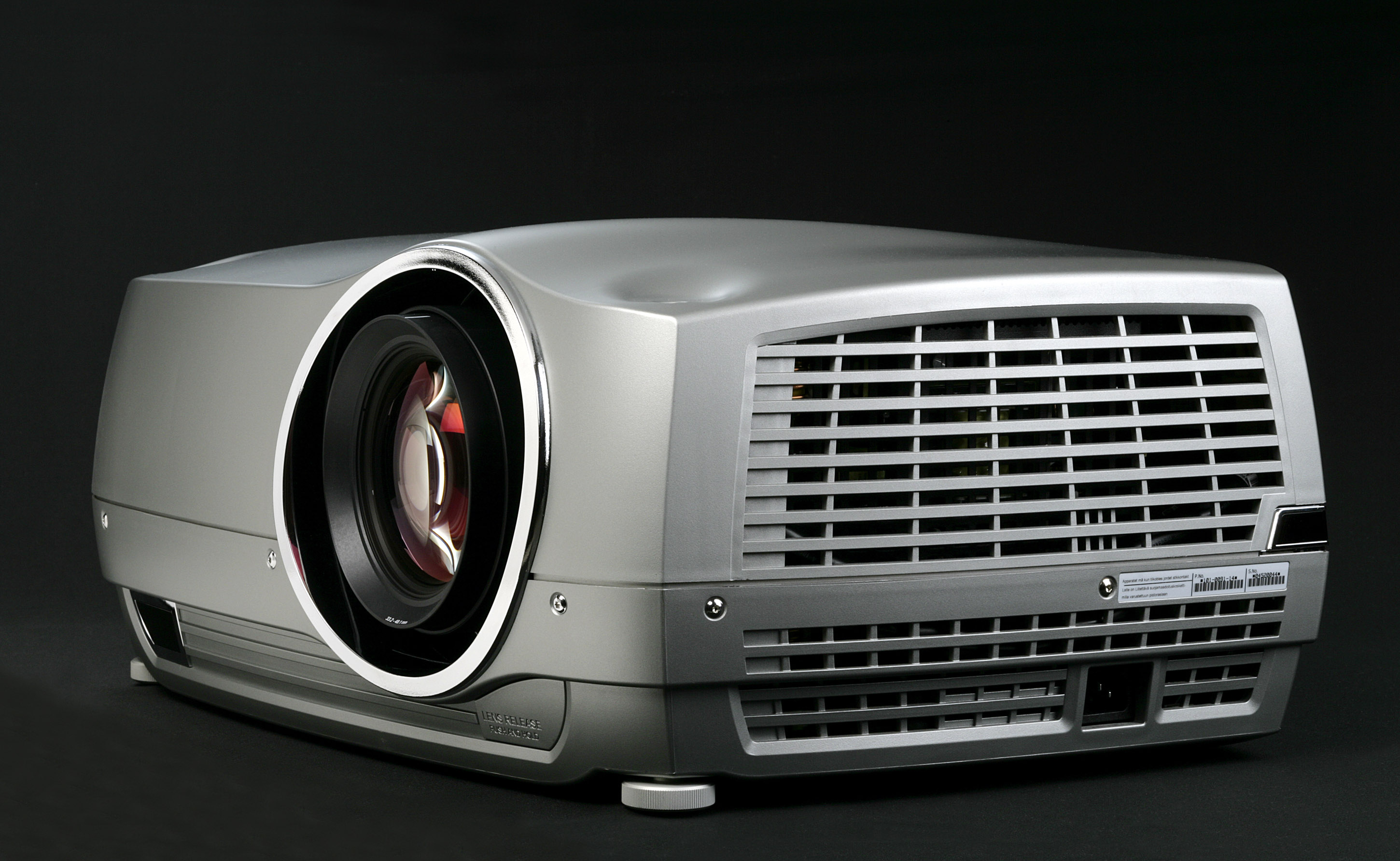 projectiondesign Projector: projectiondesign F3+ SXGA+ SXGA DLP